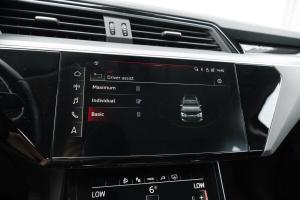 Black Audi E-Tron 2022 in Riga, with an engine capacity of 0.00 L and mileage of 43 thousand km for 35950 €, photo 27 on AUTOMOTO.COM.LV