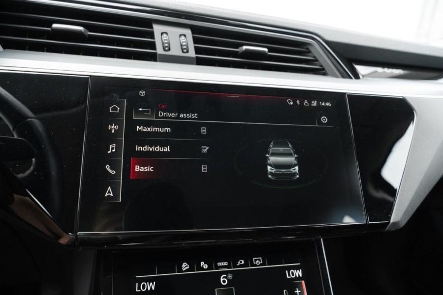 Black Audi E-Tron 2022 in Riga, with an engine capacity of 0.00 L and mileage of 43 thousand km for 35950 €, photo 27 on AUTOMOTO.COM.LV