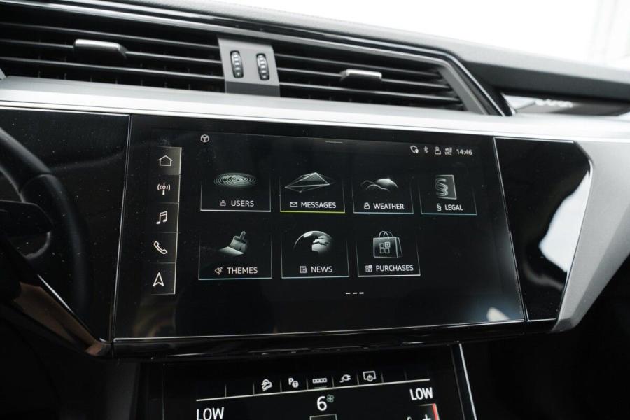 Black Audi E-Tron 2022 in Riga, with an engine capacity of 0.00 L and mileage of 43 thousand km for 35950 €, photo 29 on AUTOMOTO.COM.LV