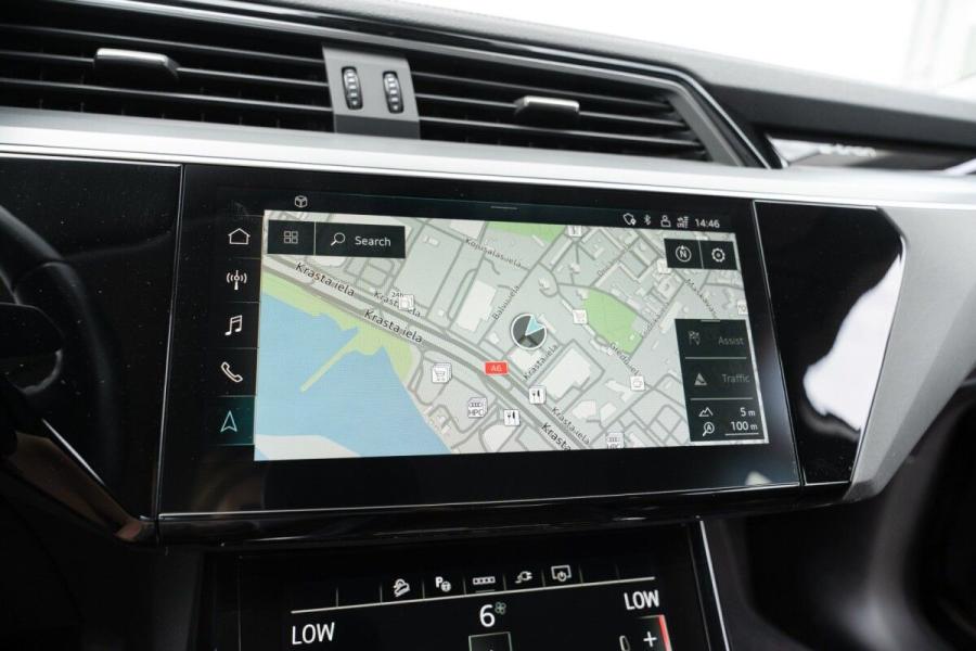 Black Audi E-Tron 2022 in Riga, with an engine capacity of 0.00 L and mileage of 43 thousand km for 35950 €, photo 30 on AUTOMOTO.COM.LV