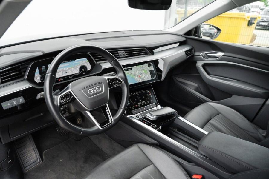 Black Audi E-Tron 2022 in Riga, with an engine capacity of 0.00 L and mileage of 43 thousand km for 35950 €, photo 31 on AUTOMOTO.COM.LV