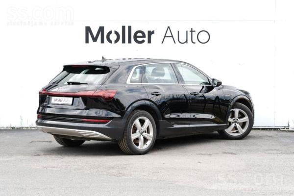 Melns Audi E-Tron 2022 Rīga, ar dzinēja tilpumu 0.00 L un nobraukumu 43 tūkst. km par 35950 €, foto 3 vietnē AUTOMOTO.COM.LV