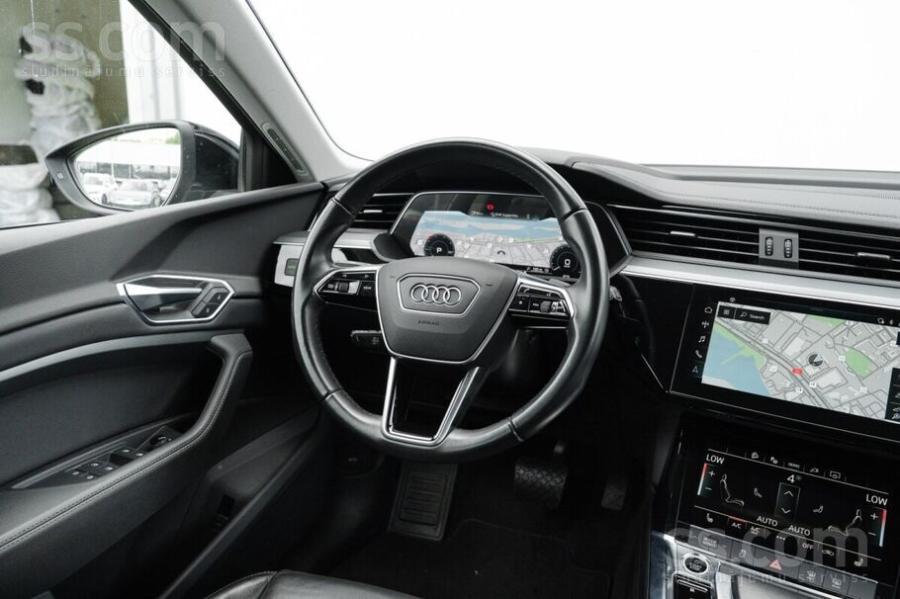 Black Audi E-Tron 2022 in Riga, with an engine capacity of 0.00 L and mileage of 43 thousand km for 35950 €, photo 7 on AUTOMOTO.COM.LV