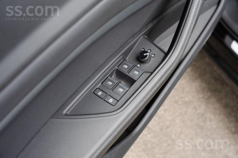 Black Audi E-Tron 2022 in Riga, with an engine capacity of 0.00 L and mileage of 43 thousand km for 35950 €, photo 11 on AUTOMOTO.COM.LV
