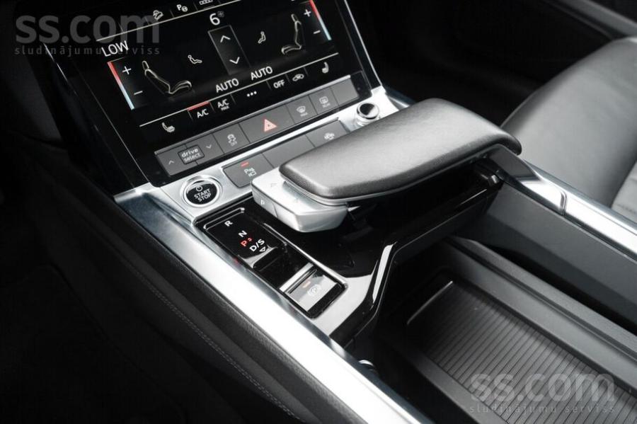 Black Audi E-Tron 2022 in Riga, with an engine capacity of 0.00 L and mileage of 43 thousand km for 35950 €, photo 17 on AUTOMOTO.COM.LV
