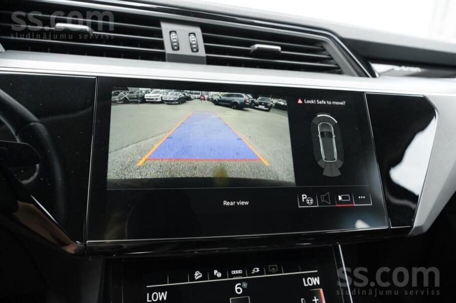 Black Audi E-Tron 2022 in Riga, with an engine capacity of 0.00 L and mileage of 43 thousand km for 35950 €, photo 19 on AUTOMOTO.COM.LV