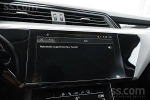 Black Audi E-Tron 2022 in Riga, with an engine capacity of 0.00 L and mileage of 43 thousand km for 35950 €, photo 21 on AUTOMOTO.COM.LV