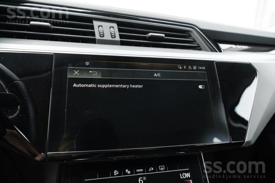 Black Audi E-Tron 2022 in Riga, with an engine capacity of 0.00 L and mileage of 43 thousand km for 35950 €, photo 21 on AUTOMOTO.COM.LV