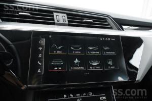 Black Audi E-Tron 2022 in Riga, with an engine capacity of 0.00 L and mileage of 43 thousand km for 35950 €, photo 22 on AUTOMOTO.COM.LV