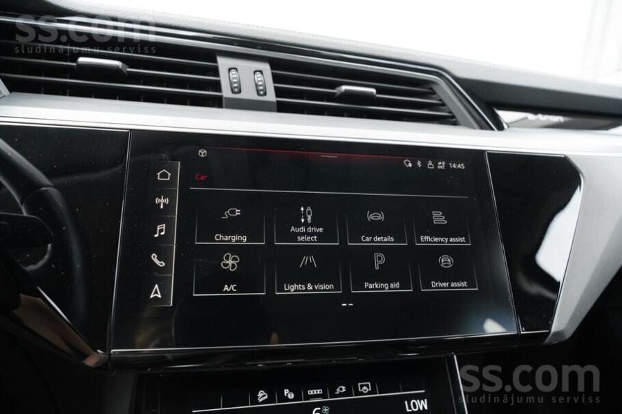 Black Audi E-Tron 2022 in Riga, with an engine capacity of 0.00 L and mileage of 43 thousand km for 35950 €, photo 23 on AUTOMOTO.COM.LV