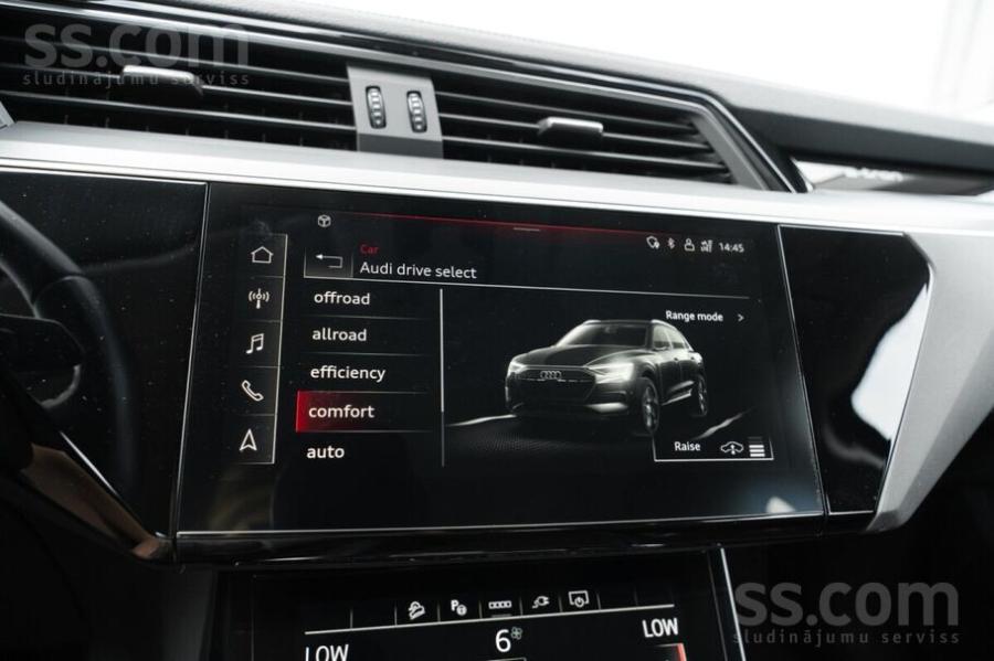 Black Audi E-Tron 2022 in Riga, with an engine capacity of 0.00 L and mileage of 43 thousand km for 35950 €, photo 24 on AUTOMOTO.COM.LV