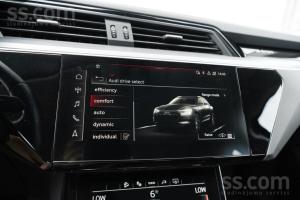 Black Audi E-Tron 2022 in Riga, with an engine capacity of 0.00 L and mileage of 43 thousand km for 35950 €, photo 25 on AUTOMOTO.COM.LV
