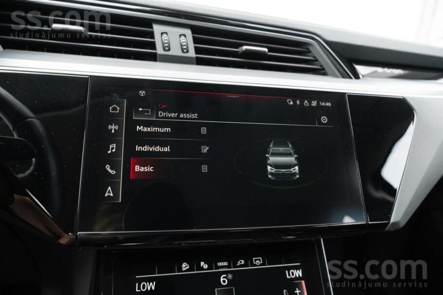 Black Audi E-Tron 2022 in Riga, with an engine capacity of 0.00 L and mileage of 43 thousand km for 35950 €, photo 26 on AUTOMOTO.COM.LV