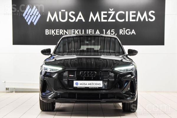 Melns Audi E-Tron 2022 Rīga, ar dzinēja tilpumu 0.00 L un nobraukumu 82 tūkst. km par 35590 €, foto 2 vietnē AUTOMOTO.COM.LV