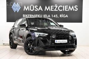 Black Audi E-Tron 2022 in Riga, with an engine capacity of 0.00 L and mileage of 82 thousand km for 35590 €, photo 4 on AUTOMOTO.COM.LV