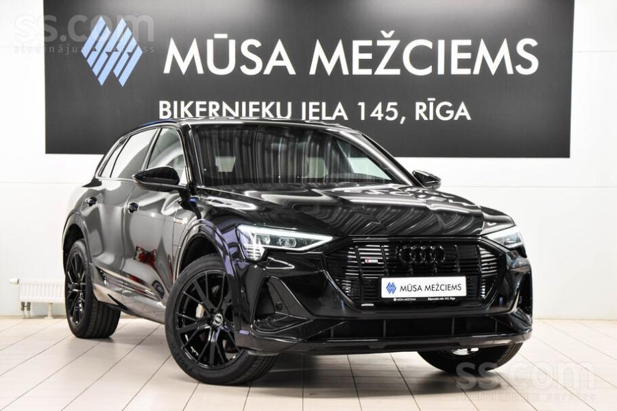 Black Audi E-Tron 2022 in Riga, with an engine capacity of 0.00 L and mileage of 82 thousand km for 35590 €, photo 4 on AUTOMOTO.COM.LV