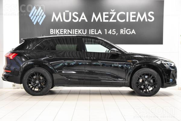 Melns Audi E-Tron 2022 Rīga, ar dzinēja tilpumu 0.00 L un nobraukumu 82 tūkst. km par 35590 €, foto 4 vietnē AUTOMOTO.COM.LV