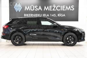 Black Audi E-Tron 2022 in Riga, with an engine capacity of 0.00 L and mileage of 82 thousand km for 35590 €, photo 5 on AUTOMOTO.COM.LV