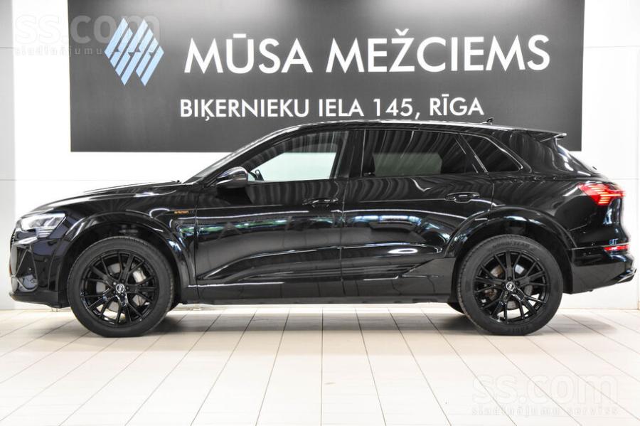 Black Audi E-Tron 2022 in Riga, with an engine capacity of 0.00 L and mileage of 82 thousand km for 35590 €, photo 6 on AUTOMOTO.COM.LV