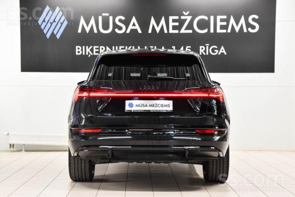 Melns Audi E-Tron 2022 Rīga, ar dzinēja tilpumu 0.00 L un nobraukumu 82 tūkst. km par 35590 €, foto 7 vietnē AUTOMOTO.COM.LV