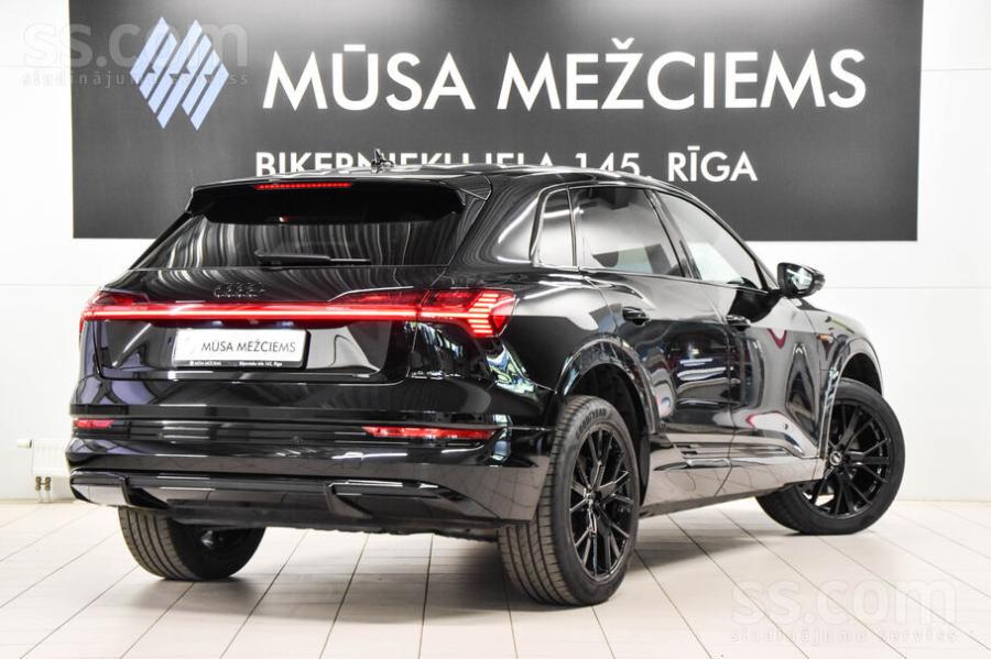 Black Audi E-Tron 2022 in Riga, with an engine capacity of 0.00 L and mileage of 82 thousand km for 35590 €, photo 9 on AUTOMOTO.COM.LV
