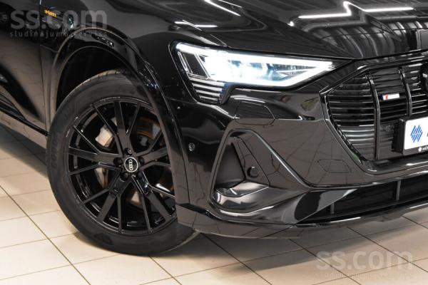 Melns Audi E-Tron 2022 Rīga, ar dzinēja tilpumu 0.00 L un nobraukumu 82 tūkst. km par 35590 €, foto 9 vietnē AUTOMOTO.COM.LV