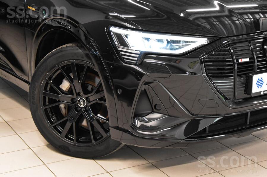 Black Audi E-Tron 2022 in Riga, with an engine capacity of 0.00 L and mileage of 82 thousand km for 35590 €, photo 10 on AUTOMOTO.COM.LV