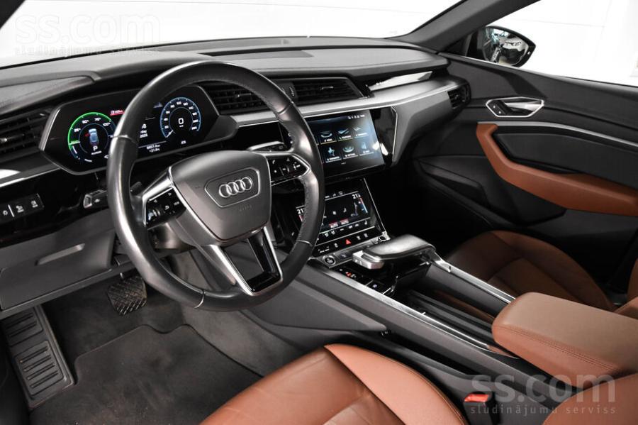 Black Audi E-Tron 2022 in Riga, with an engine capacity of 0.00 L and mileage of 82 thousand km for 35590 €, photo 13 on AUTOMOTO.COM.LV
