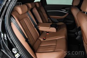 Black Audi E-Tron 2022 in Riga, with an engine capacity of 0.00 L and mileage of 82 thousand km for 35590 €, photo 19 on AUTOMOTO.COM.LV