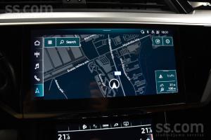 Black Audi E-Tron 2022 in Riga, with an engine capacity of 0.00 L and mileage of 82 thousand km for 35590 €, photo 28 on AUTOMOTO.COM.LV