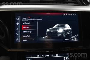 Black Audi E-Tron 2022 in Riga, with an engine capacity of 0.00 L and mileage of 82 thousand km for 35590 €, photo 30 on AUTOMOTO.COM.LV