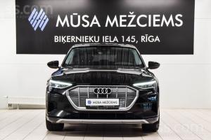 Black Audi E-Tron 2022 in Riga, with an engine capacity of 0.00 L and mileage of 125 thousand km for 30990 €, photo 3 on AUTOMOTO.COM.LV