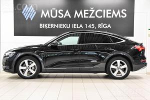 Black Audi E-Tron 2022 in Riga, with an engine capacity of 0.00 L and mileage of 125 thousand km for 30990 €, photo 6 on AUTOMOTO.COM.LV