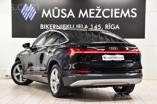 Melns Audi E-Tron 2022 Rīga, ar dzinēja tilpumu 0.00 L un nobraukumu 125 tūkst. km par 30990 €, foto 6 vietnē AUTOMOTO.COM.LV