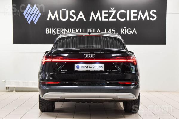 Melns Audi E-Tron 2022 Rīga, ar dzinēja tilpumu 0.00 L un nobraukumu 125 tūkst. km par 30990 €, foto 7 vietnē AUTOMOTO.COM.LV