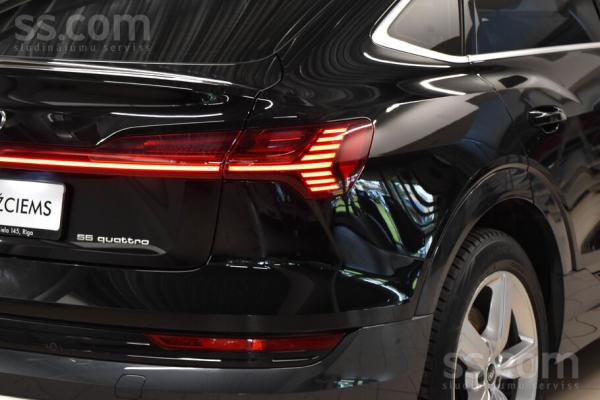 Melns Audi E-Tron 2022 Rīga, ar dzinēja tilpumu 0.00 L un nobraukumu 125 tūkst. km par 30990 €, foto 10 vietnē AUTOMOTO.COM.LV
