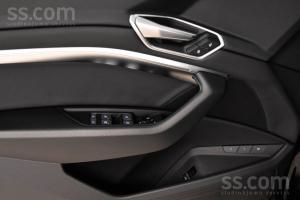 Black Audi E-Tron 2022 in Riga, with an engine capacity of 0.00 L and mileage of 125 thousand km for 30990 €, photo 14 on AUTOMOTO.COM.LV