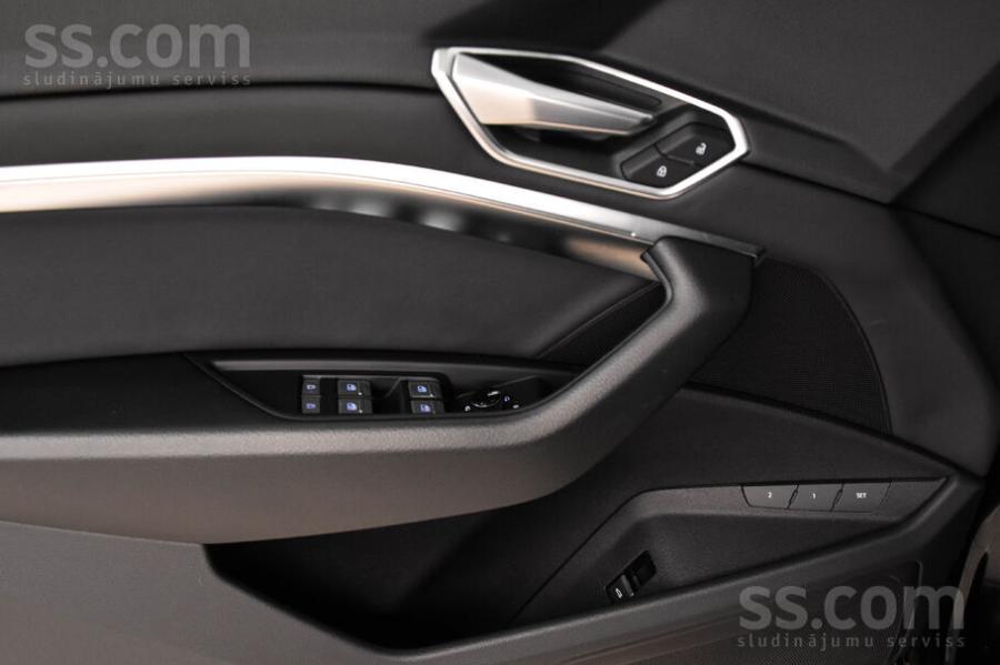 Black Audi E-Tron 2022 in Riga, with an engine capacity of 0.00 L and mileage of 125 thousand km for 30990 €, photo 14 on AUTOMOTO.COM.LV