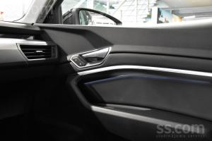 Black Audi E-Tron 2022 in Riga, with an engine capacity of 0.00 L and mileage of 125 thousand km for 30990 €, photo 15 on AUTOMOTO.COM.LV