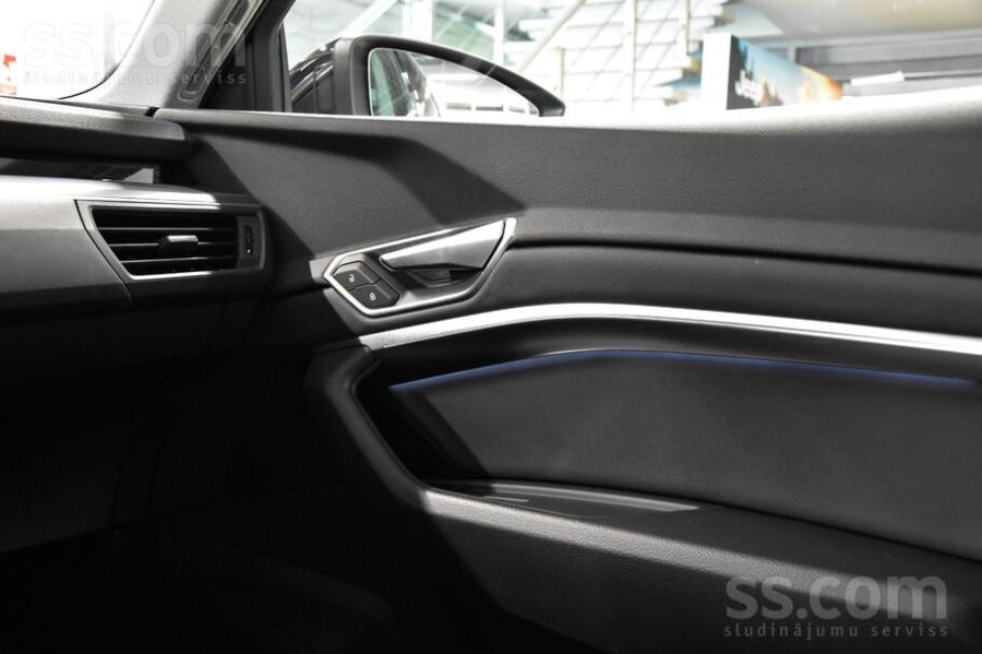 Black Audi E-Tron 2022 in Riga, with an engine capacity of 0.00 L and mileage of 125 thousand km for 30990 €, photo 15 on AUTOMOTO.COM.LV