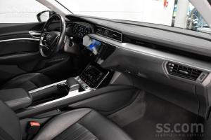Black Audi E-Tron 2022 in Riga, with an engine capacity of 0.00 L and mileage of 125 thousand km for 30990 €, photo 16 on AUTOMOTO.COM.LV