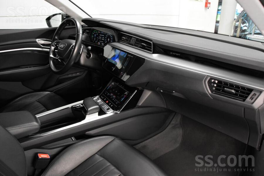 Black Audi E-Tron 2022 in Riga, with an engine capacity of 0.00 L and mileage of 125 thousand km for 30990 €, photo 16 on AUTOMOTO.COM.LV
