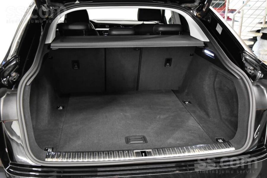 Black Audi E-Tron 2022 in Riga, with an engine capacity of 0.00 L and mileage of 125 thousand km for 30990 €, photo 19 on AUTOMOTO.COM.LV