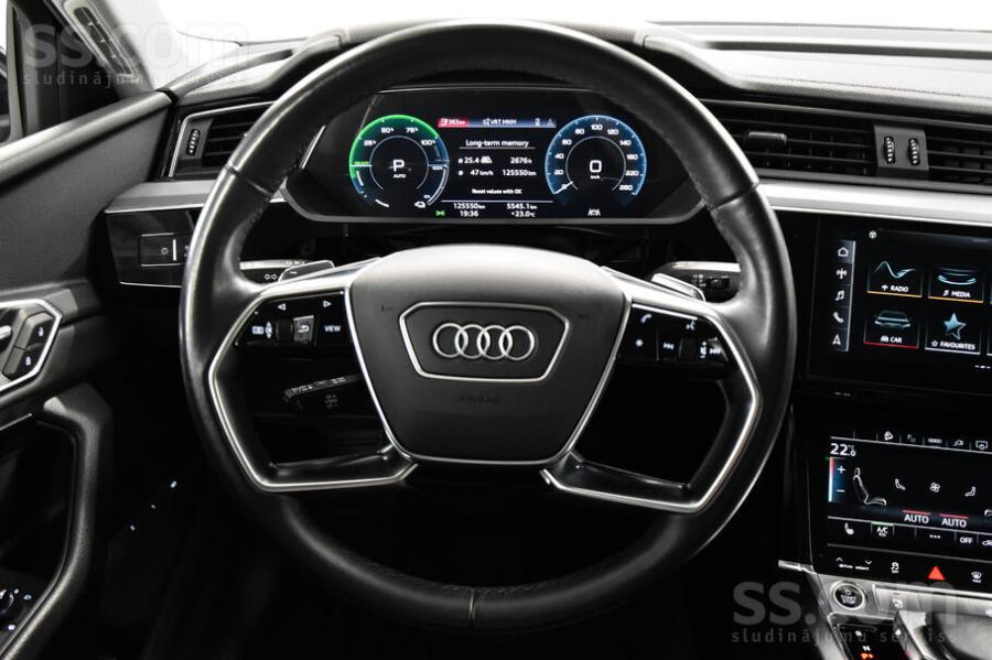 Black Audi E-Tron 2022 in Riga, with an engine capacity of 0.00 L and mileage of 125 thousand km for 30990 €, photo 21 on AUTOMOTO.COM.LV