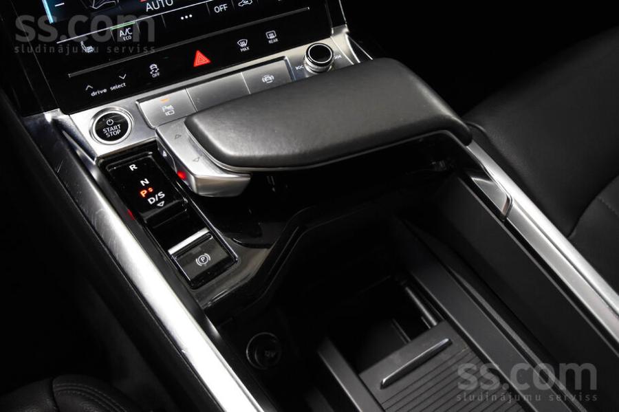Black Audi E-Tron 2022 in Riga, with an engine capacity of 0.00 L and mileage of 125 thousand km for 30990 €, photo 23 on AUTOMOTO.COM.LV