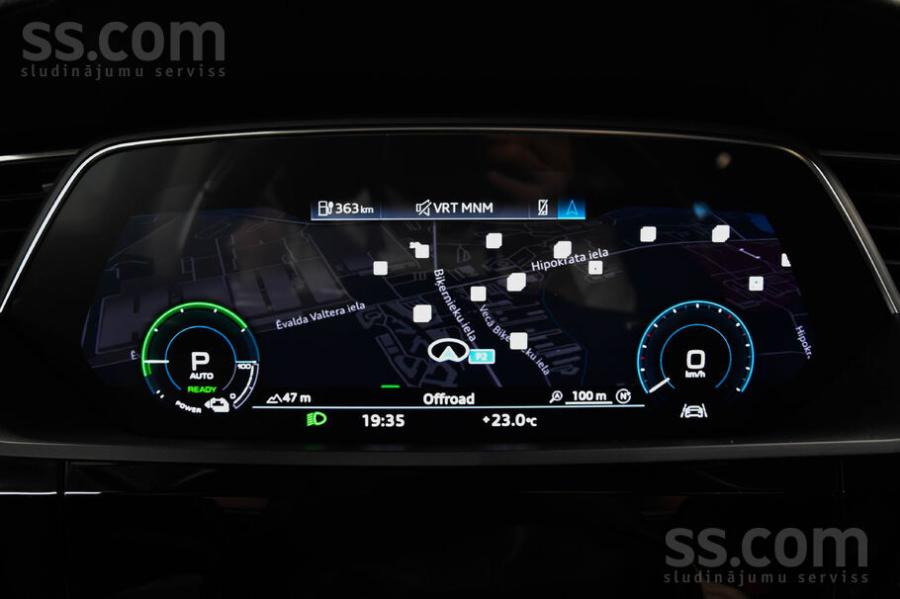 Black Audi E-Tron 2022 in Riga, with an engine capacity of 0.00 L and mileage of 125 thousand km for 30990 €, photo 25 on AUTOMOTO.COM.LV