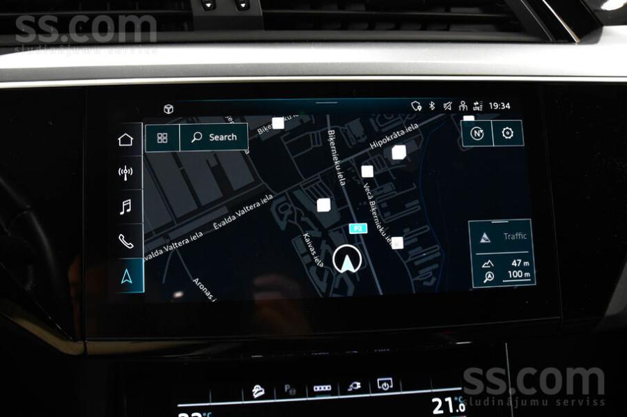 Black Audi E-Tron 2022 in Riga, with an engine capacity of 0.00 L and mileage of 125 thousand km for 30990 €, photo 27 on AUTOMOTO.COM.LV