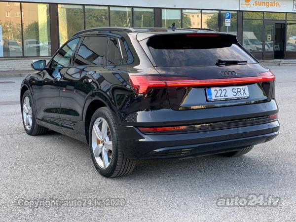 Melns Audi E-Tron 2022 Tallina, ar dzinēja tilpumu 0.00 L un nobraukumu 175 tūkst. km par 29500 €, foto 4 vietnē AUTOMOTO.COM.LV