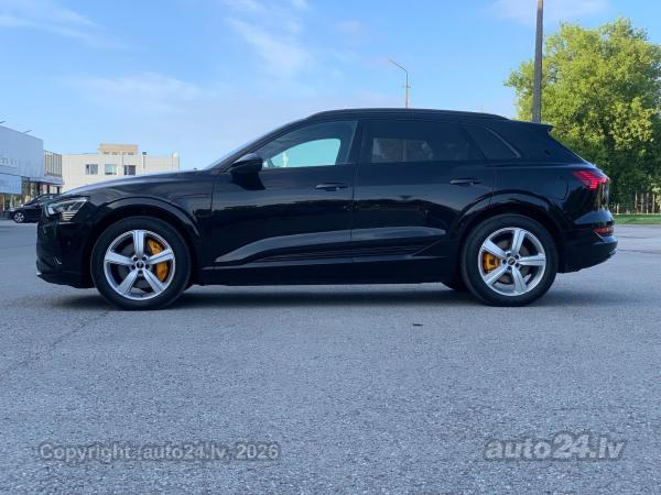 Black Audi E-Tron 2022 in Tallinn, with an engine capacity of 0.00 L and mileage of 175 thousand km for 29500 €, photo 5 on AUTOMOTO.COM.LV