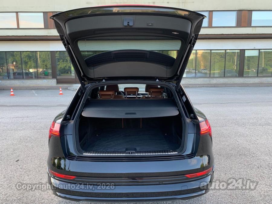 Melns Audi E-Tron 2022 Tallina, ar dzinēja tilpumu 0.00 L un nobraukumu 175 tūkst. km par 29500 €, foto 10 vietnē AUTOMOTO.COM.LV